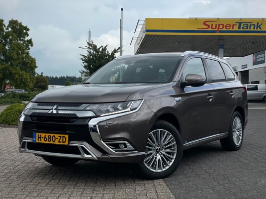 Mitsubishi outlander 2.4 phev instyle store